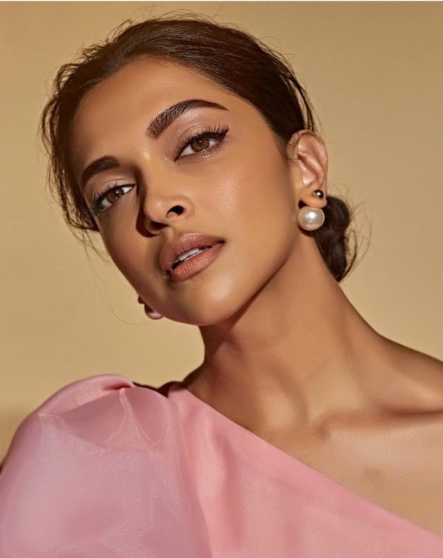 Most Beautiful Lips In Bollywood Actress | Lipstutorial.org