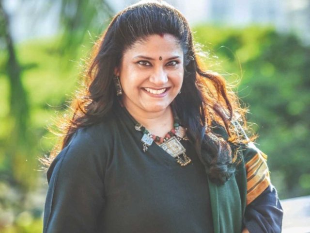 Renuka Shahane First Husband